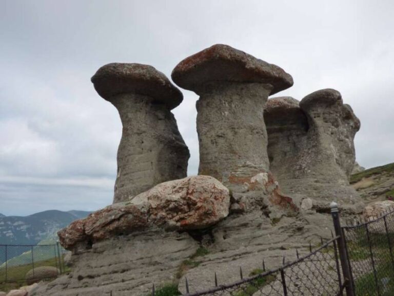 11 locuri pe care trebuie sa le vezi in Muntii Bucegi.