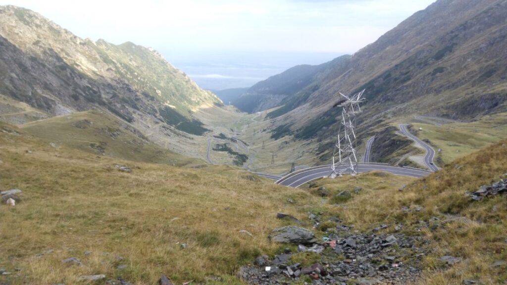 Varful Moldoveanu. Cel mai inalt varf din Romania. Ghid drumetie.